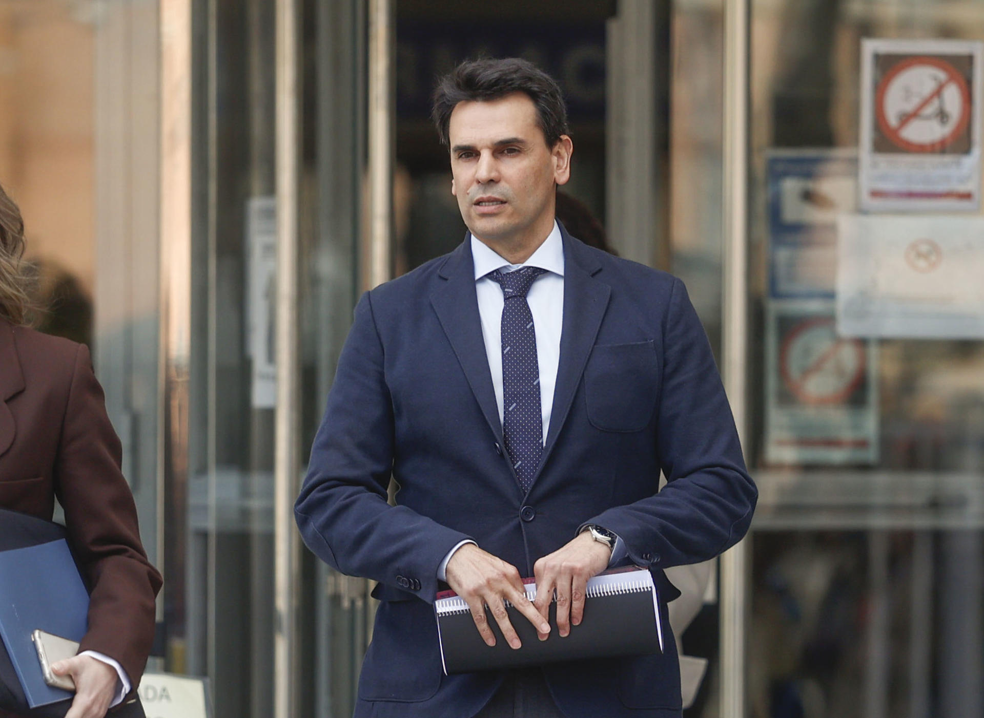 La jueza confirma el procesamiento del novio de Ayuso al ver "claros indicios" de fraude | ORAIN